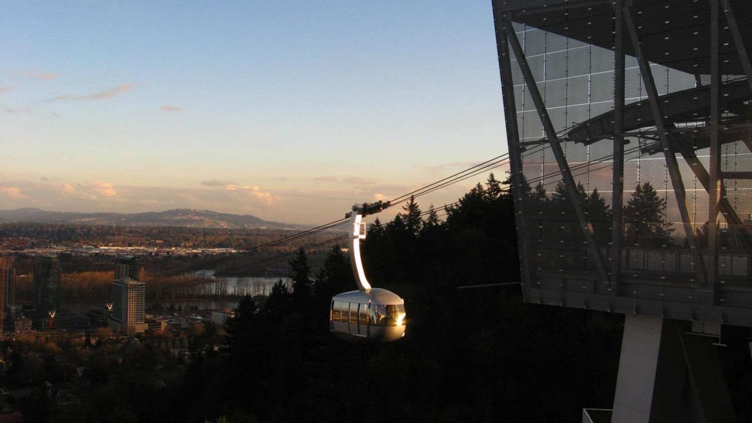 Urban cable car and ropeway in public transport | zatran